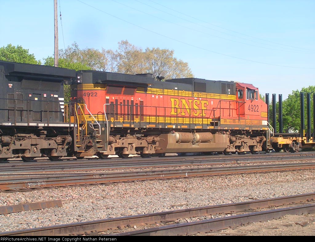 BNSF 4922